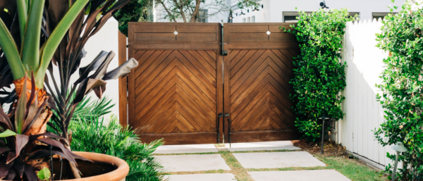 The Benefits of Installing a Residential Driveway Gate – A1 Fencing